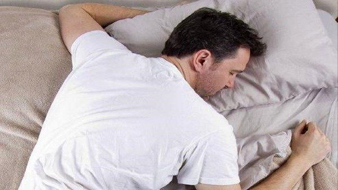 ماجرای بغل کردن بالش در رختخواب جزئیات